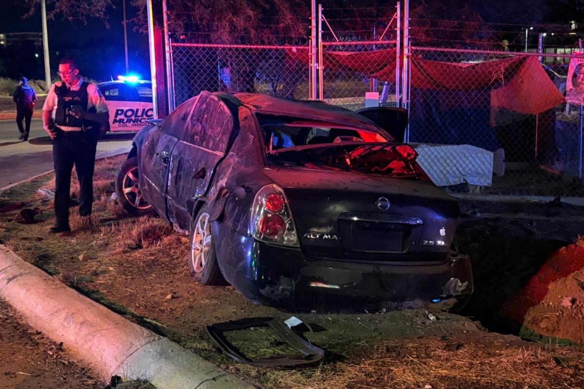 Volcadura en la avenida Eugenio Garza Sada | BI Noticias